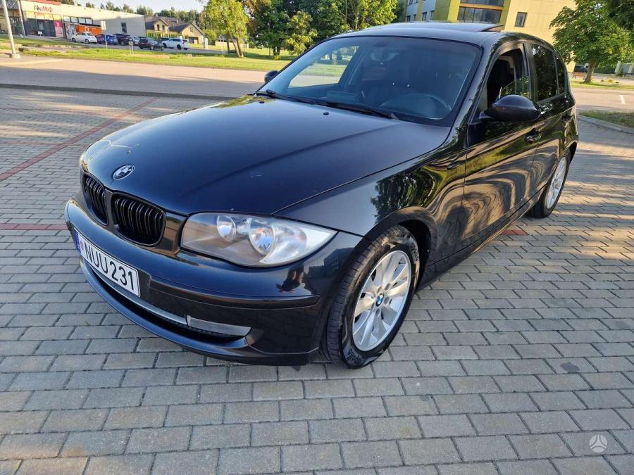 Black BMW 120 2008 in Kaunas, with an engine capacity of 2.00 L and mileage of 339 thousand km for 4350 €, photo 1 on AUTOMOTO.COM.LV