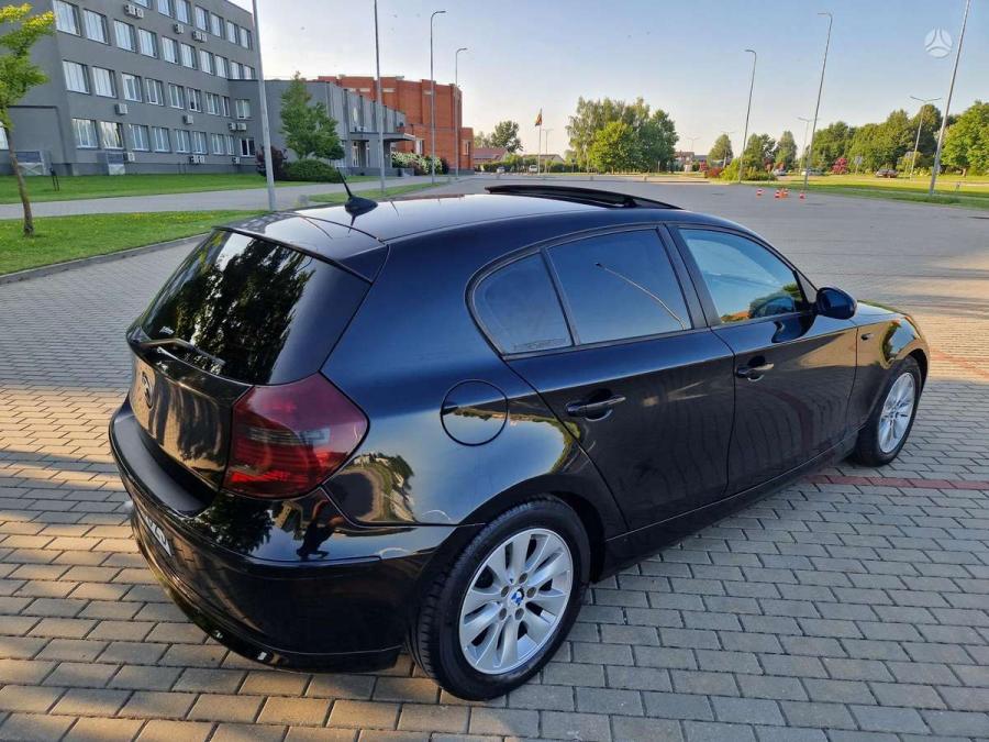Black BMW 120 2008 in Kaunas, with an engine capacity of 2.00 L and mileage of 339 thousand km for 4350 €, photo 10 on AUTOMOTO.COM.LV