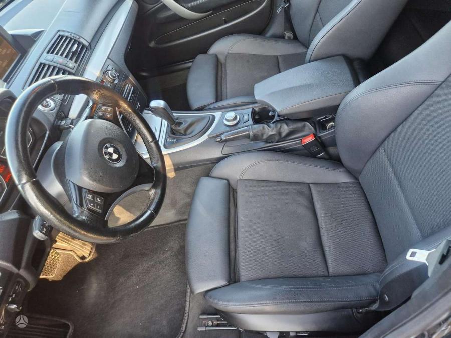 Black BMW 120 2008 in Kaunas, with an engine capacity of 2.00 L and mileage of 339 thousand km for 4350 €, photo 13 on AUTOMOTO.COM.LV