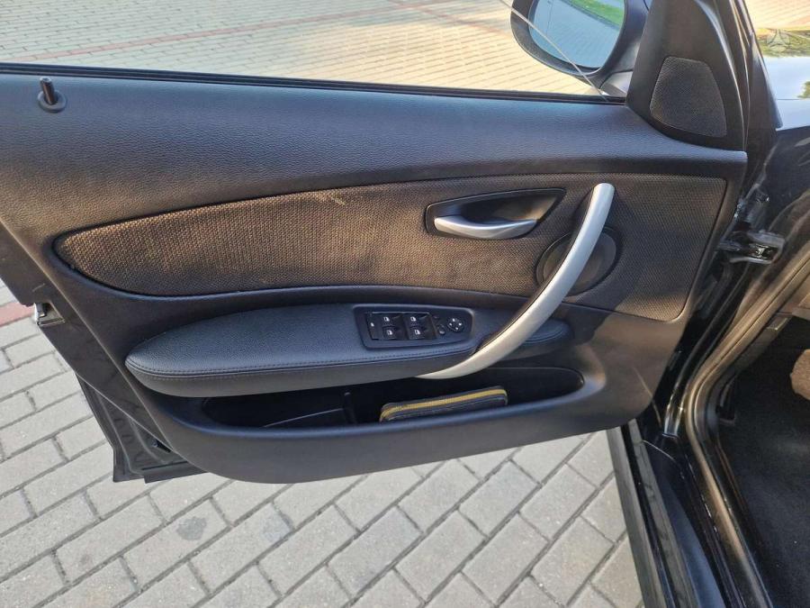 Black BMW 120 2008 in Kaunas, with an engine capacity of 2.00 L and mileage of 339 thousand km for 4350 €, photo 18 on AUTOMOTO.COM.LV