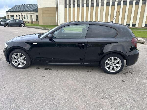 Melns BMW 120 2008 Kauņa, ar dzinēja tilpumu 2.00 L un nobraukumu 208 tūkst. km par 4350 €, foto 5 vietnē AUTOMOTO.COM.LV