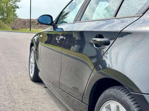 Black BMW 120 2008 in Vilnius, with an engine capacity of 2.00 L and mileage of 320 thousand km for 2500 €, photo 5 on AUTOMOTO.COM.LV