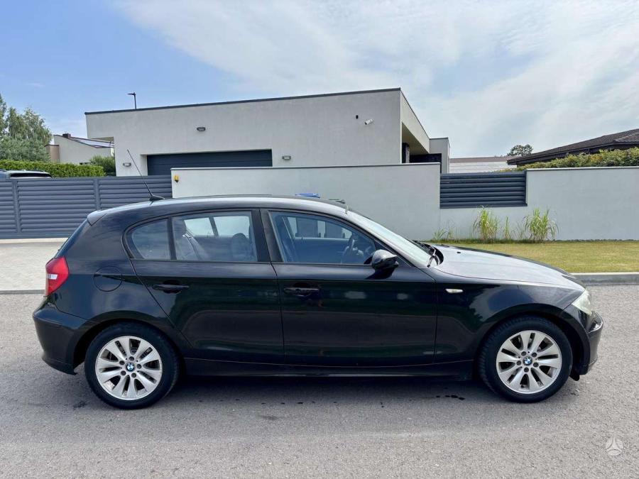 Black BMW 120 2008 in Vilnius, with an engine capacity of 2.00 L and mileage of 320 thousand km for 2500 €, photo 9 on AUTOMOTO.COM.LV