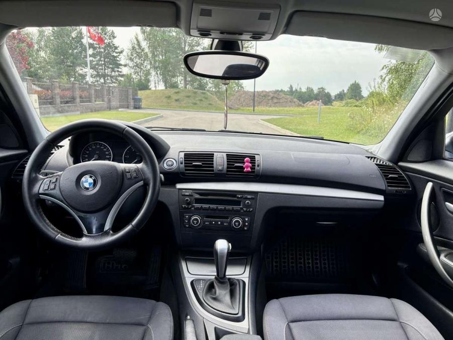 Black BMW 120 2008 in Vilnius, with an engine capacity of 2.00 L and mileage of 320 thousand km for 2500 €, photo 12 on AUTOMOTO.COM.LV