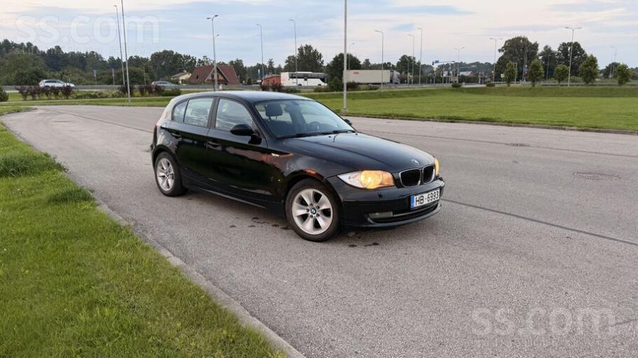 Black BMW 120 2008 in Ogre, with an engine capacity of 2.00 L and mileage of 247 thousand km for 4500 €, photo 1 on AUTOMOTO.COM.LV