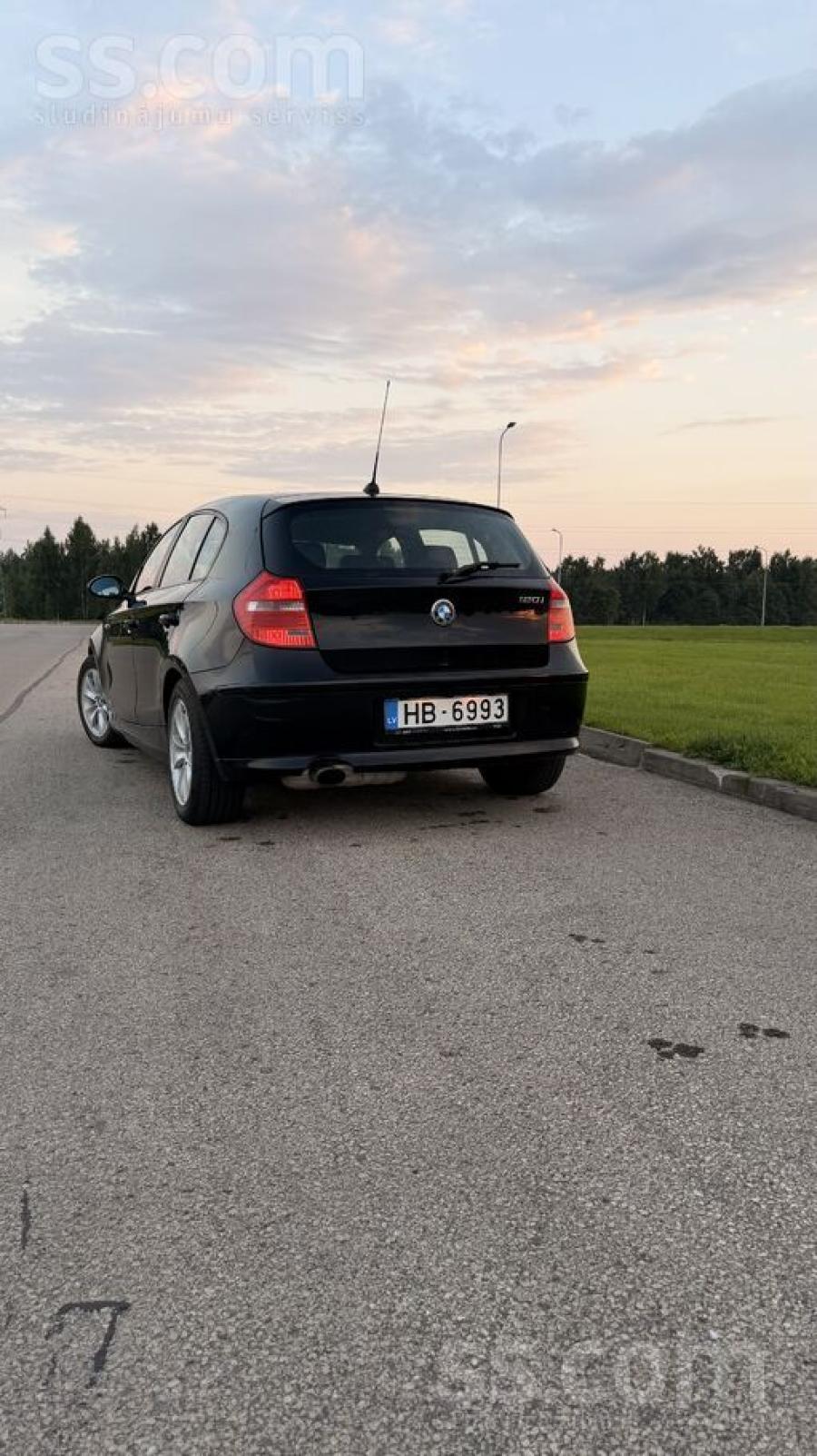 Black BMW 120 2008 in Ogre, with an engine capacity of 2.00 L and mileage of 247 thousand km for 4500 €, photo 5 on AUTOMOTO.COM.LV