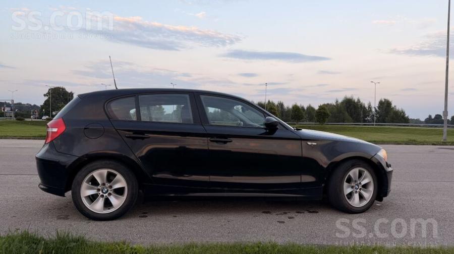 Black BMW 120 2008 in Ogre, with an engine capacity of 2.00 L and mileage of 247 thousand km for 4500 €, photo 6 on AUTOMOTO.COM.LV