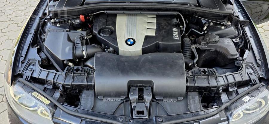 Black BMW 120 2008 in Riga, with an engine capacity of 2.00 L and mileage of 254 thousand km for 4995 €, photo 21 on AUTOMOTO.COM.LV