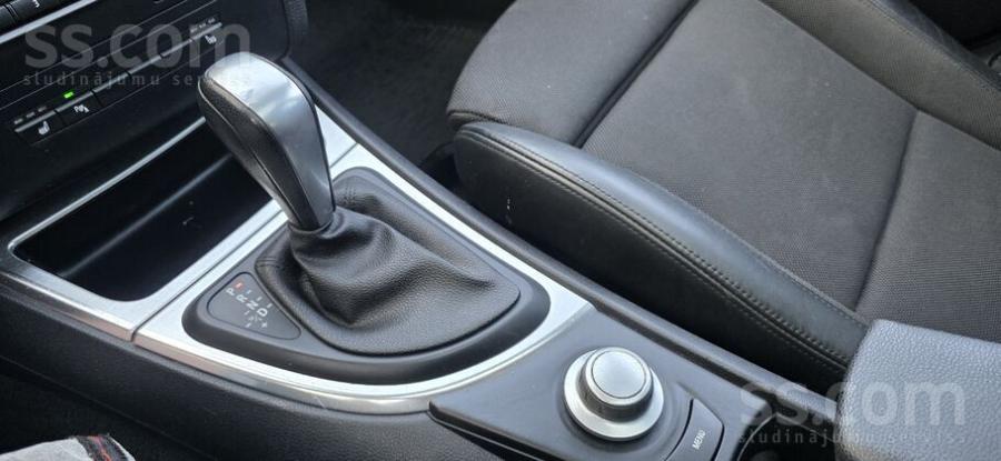 Black BMW 120 2008 in Riga, with an engine capacity of 2.00 L and mileage of 254 thousand km for 4995 €, photo 24 on AUTOMOTO.COM.LV