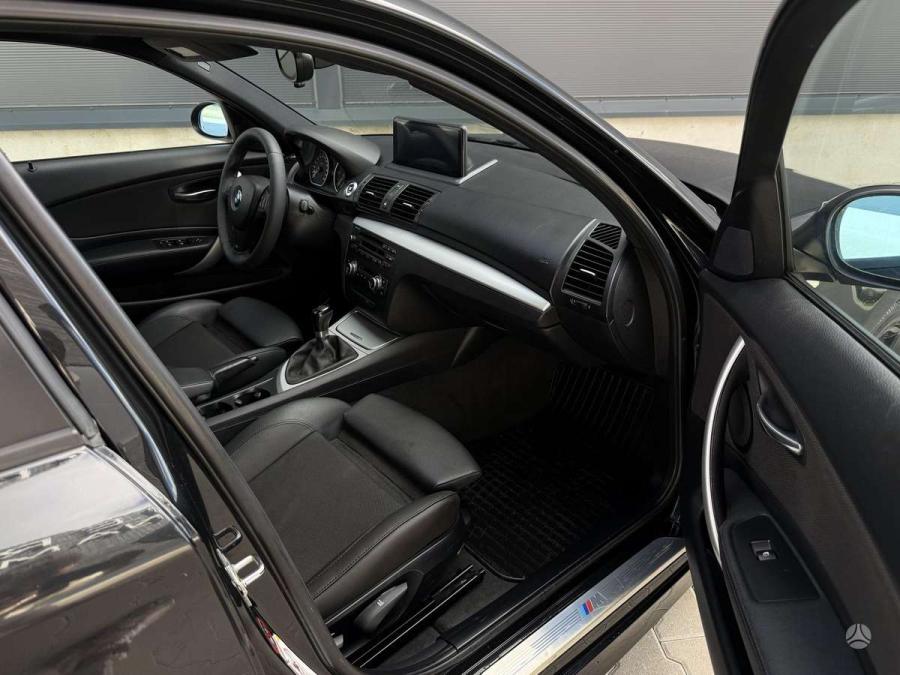 Melns BMW 120 2008 Šauļi, ar dzinēja tilpumu 2.00 L un nobraukumu 196 tūkst. km par 3999 €, foto 16 vietnē AUTOMOTO.COM.LV