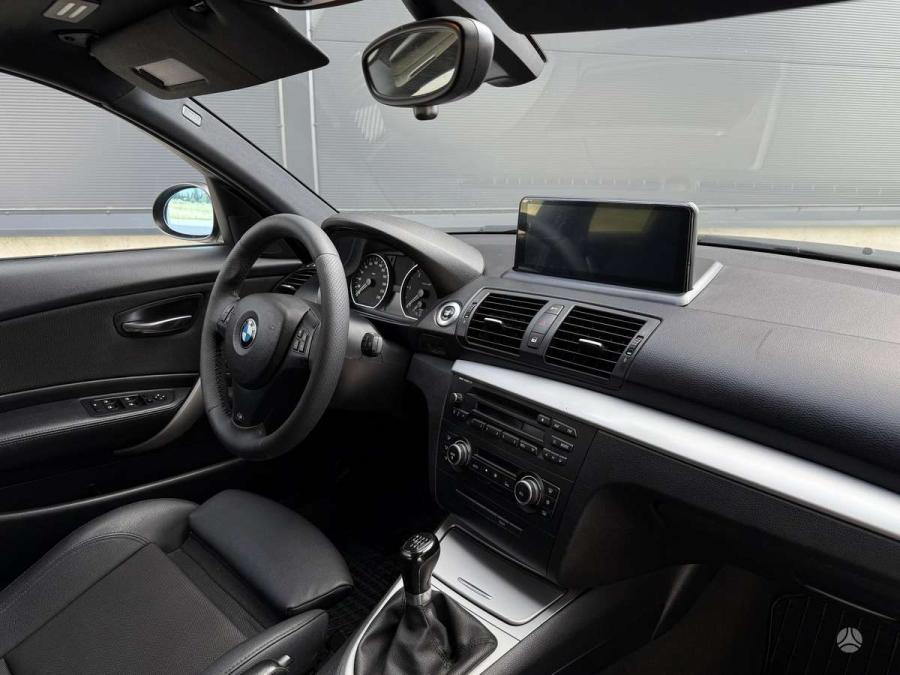 Melns BMW 120 2008 Šauļi, ar dzinēja tilpumu 2.00 L un nobraukumu 196 tūkst. km par 3999 €, foto 17 vietnē AUTOMOTO.COM.LV