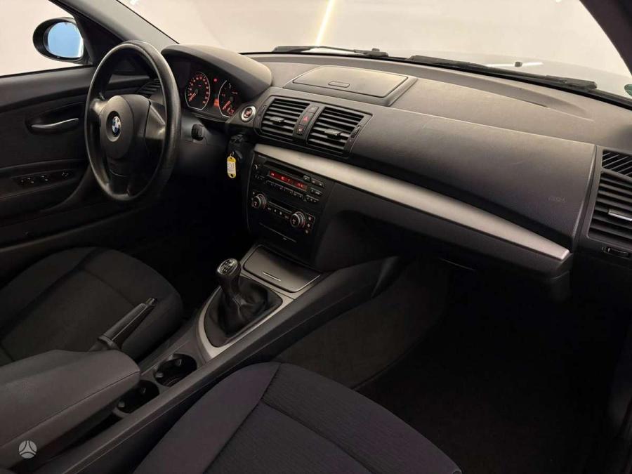 Black BMW 120 2008 in Marijampole, with an engine capacity of 2.00 L and mileage of 256 thousand km for 3250 €, photo 8 on AUTOMOTO.COM.LV