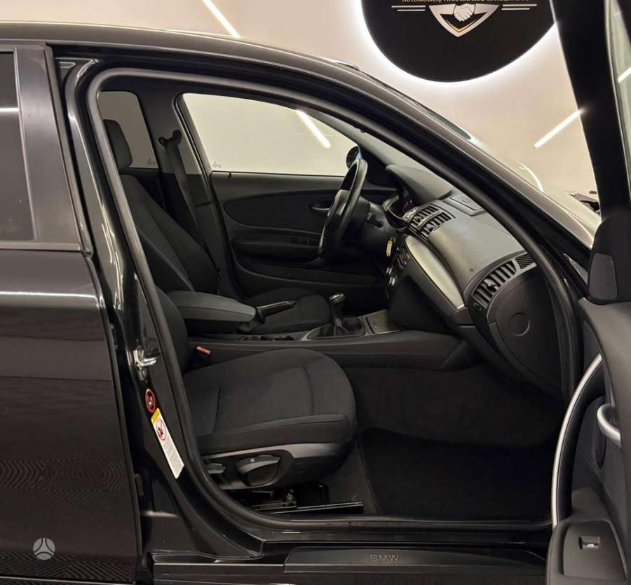 Black BMW 120 2008 in Marijampole, with an engine capacity of 2.00 L and mileage of 256 thousand km for 3250 €, photo 13 on AUTOMOTO.COM.LV