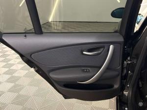 Black BMW 120 2008 in Marijampole, with an engine capacity of 2.00 L and mileage of 256 thousand km for 3250 €, photo 16 on AUTOMOTO.COM.LV