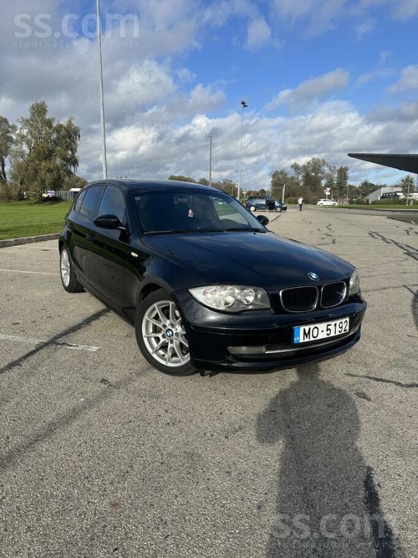 Black BMW 120 2008 in Riga, with an engine capacity of 2.00 L and mileage of 341 thousand km for 3000 €, photo 5 on AUTOMOTO.COM.LV