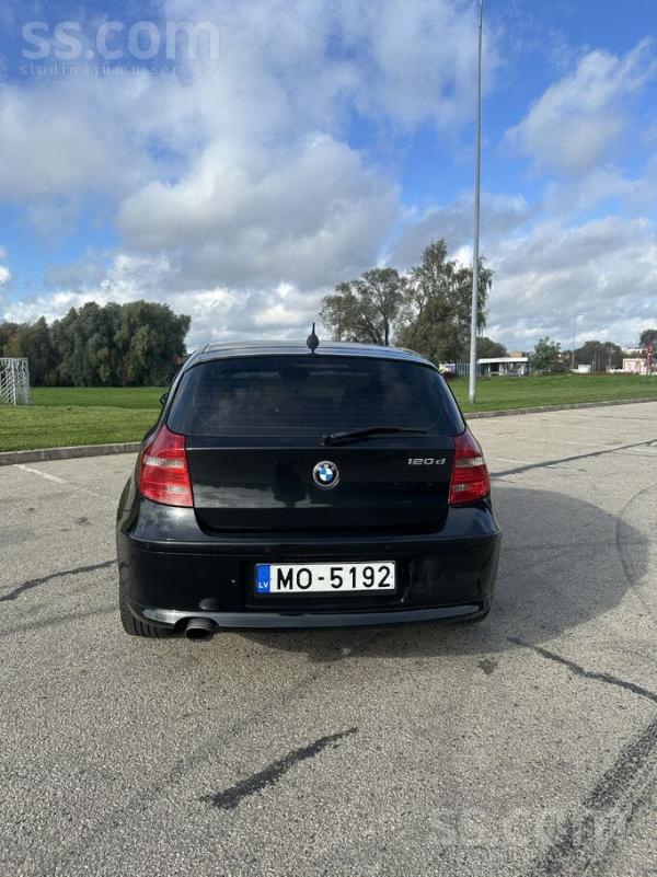 Black BMW 120 2008 in Riga, with an engine capacity of 2.00 L and mileage of 341 thousand km for 3000 €, photo 7 on AUTOMOTO.COM.LV