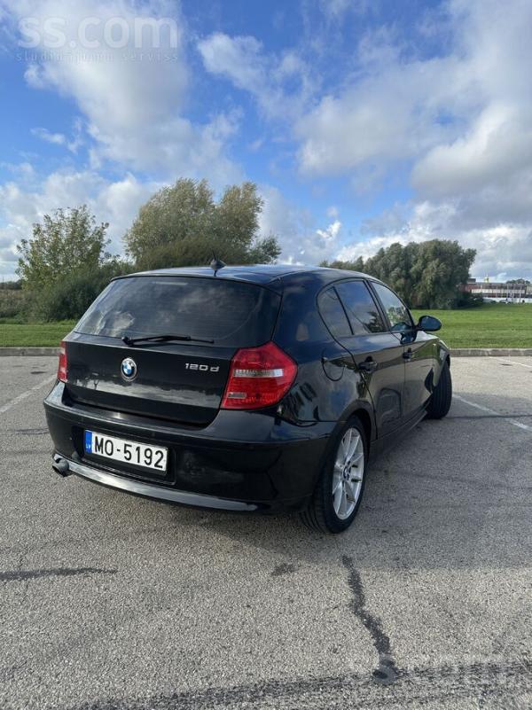 Black BMW 120 2008 in Riga, with an engine capacity of 2.00 L and mileage of 341 thousand km for 3000 €, photo 9 on AUTOMOTO.COM.LV