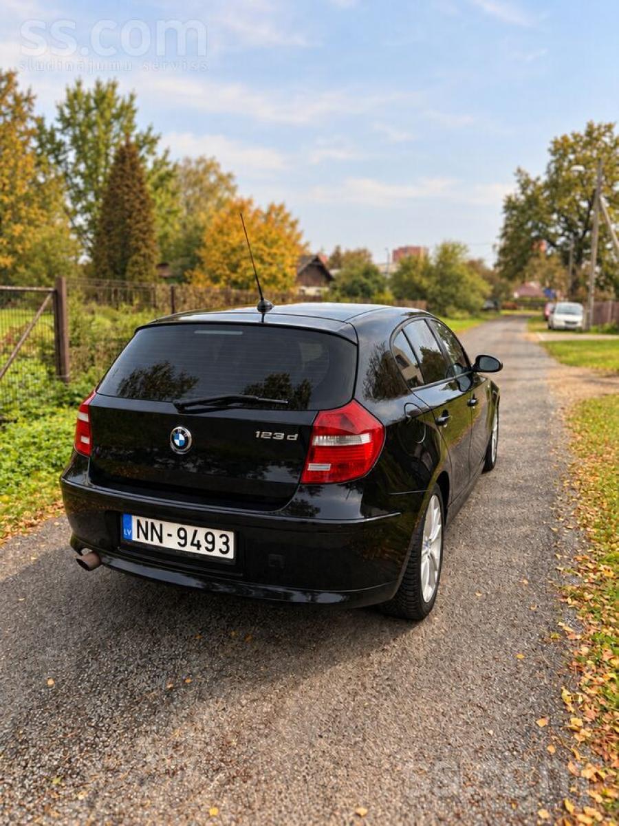 Melns BMW 120 2008 Rīga, ar dzinēja tilpumu 2.00 L un nobraukumu 268 tūkst. km par 3750 €, foto 4 vietnē AUTOMOTO.COM.LV