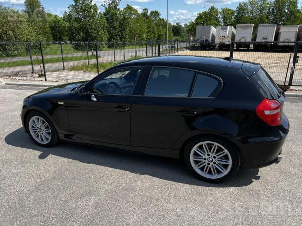 Black BMW 120 2009 in Cesis, with an engine capacity of 2.00 L and mileage of 275 thousand km for 4200 €, photo 4 on AUTOMOTO.COM.LV