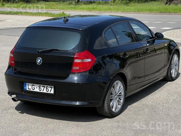 Black BMW 120 2009 in Cesis, with an engine capacity of 2.00 L and mileage of 275 thousand km for 4200 €, photo 6 on AUTOMOTO.COM.LV
