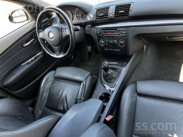 Black BMW 120 2009 in Cesis, with an engine capacity of 2.00 L and mileage of 275 thousand km for 4200 €, photo 8 on AUTOMOTO.COM.LV