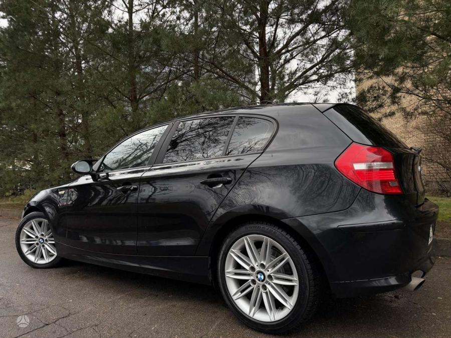 Melns BMW 120 2009 Kauņa, ar dzinēja tilpumu 2.00 L un nobraukumu 331 tūkst. km par 3950 €, foto 12 vietnē AUTOMOTO.COM.LV