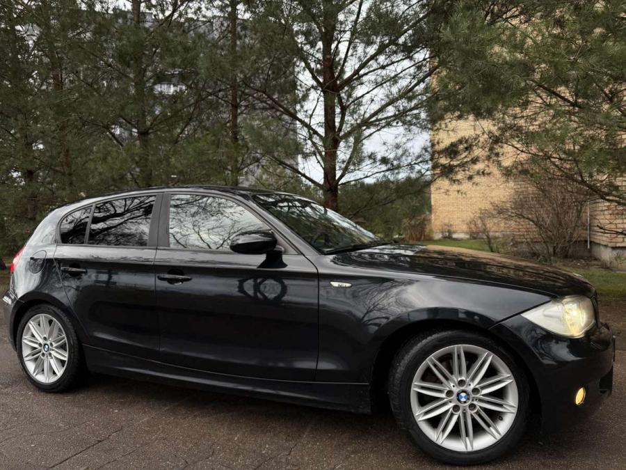 Melns BMW 120 2009 Kauņa, ar dzinēja tilpumu 2.00 L un nobraukumu 331 tūkst. km par 3950 €, foto 18 vietnē AUTOMOTO.COM.LV