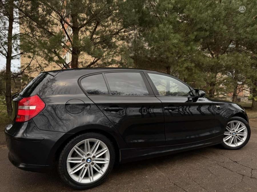 Melns BMW 120 2009 Kauņa, ar dzinēja tilpumu 2.00 L un nobraukumu 331 tūkst. km par 3950 €, foto 20 vietnē AUTOMOTO.COM.LV