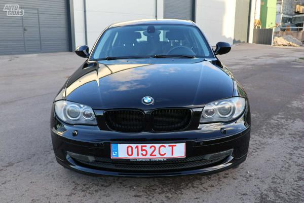 Black BMW 120 2009 in Kretinga, with an engine capacity of 2.00 L and mileage of 275 thousand km for 3250 €, photo 2 on AUTOMOTO.COM.LV