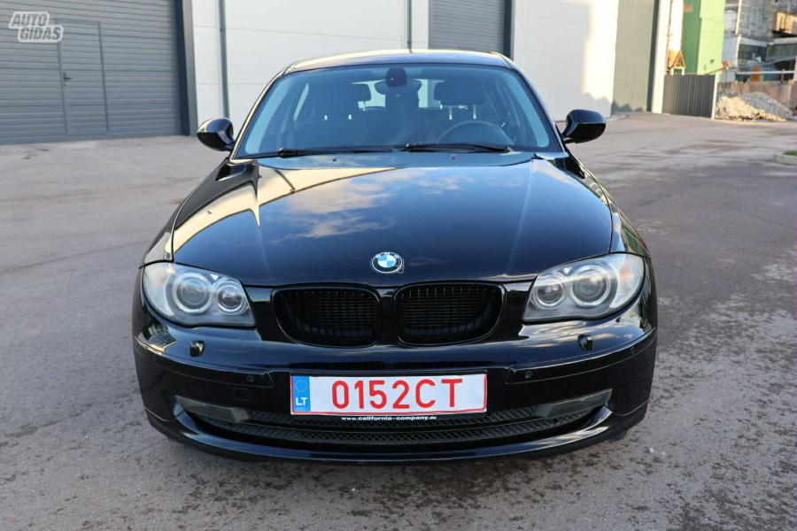 Black BMW 120 2009 in Kretinga, with an engine capacity of 2.00 L and mileage of 275 thousand km for 3250 €, photo 2 on AUTOMOTO.COM.LV