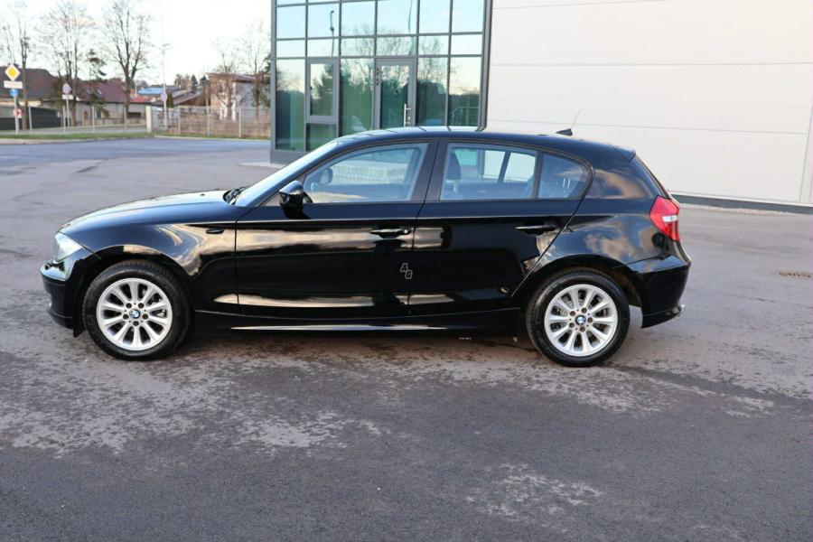 Black BMW 120 2009 in Kretinga, with an engine capacity of 2.00 L and mileage of 275 thousand km for 3250 €, photo 4 on AUTOMOTO.COM.LV