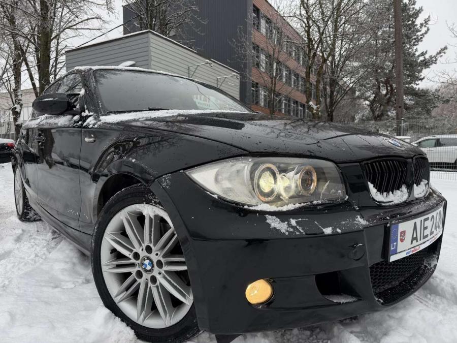 Black BMW 120 2009 in Kaunas, with an engine capacity of 2.00 L and mileage of 324 thousand km for 3850 €, photo 2 on AUTOMOTO.COM.LV