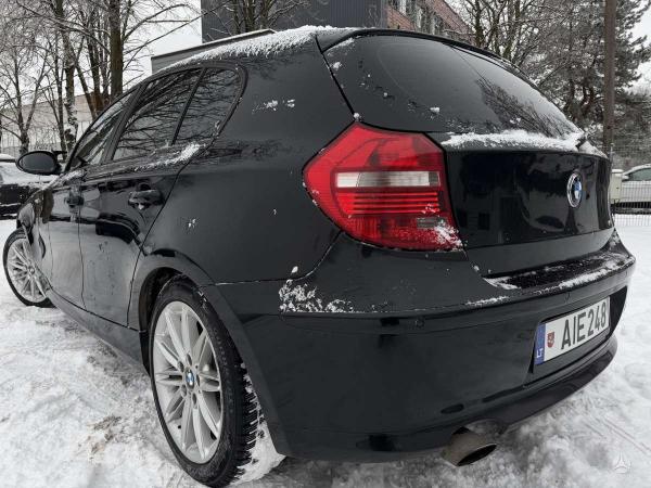 Black BMW 120 2009 in Kaunas, with an engine capacity of 2.00 L and mileage of 324 thousand km for 3850 €, photo 3 on AUTOMOTO.COM.LV