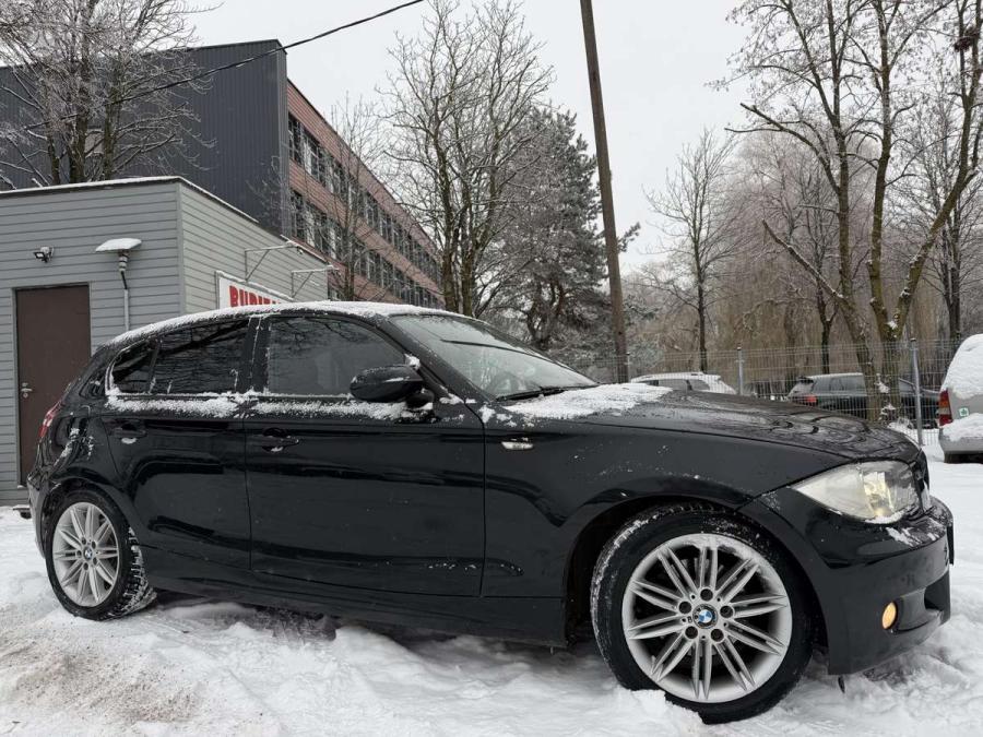 Black BMW 120 2009 in Kaunas, with an engine capacity of 2.00 L and mileage of 324 thousand km for 3850 €, photo 11 on AUTOMOTO.COM.LV