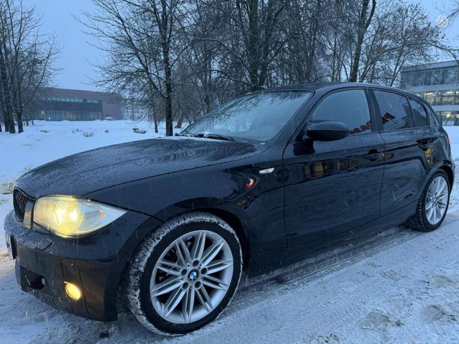 Black BMW 120 2009 in Kaunas, with an engine capacity of 2.00 L and mileage of 331 thousand km for 3750 €, photo 1 on AUTOMOTO.COM.LV