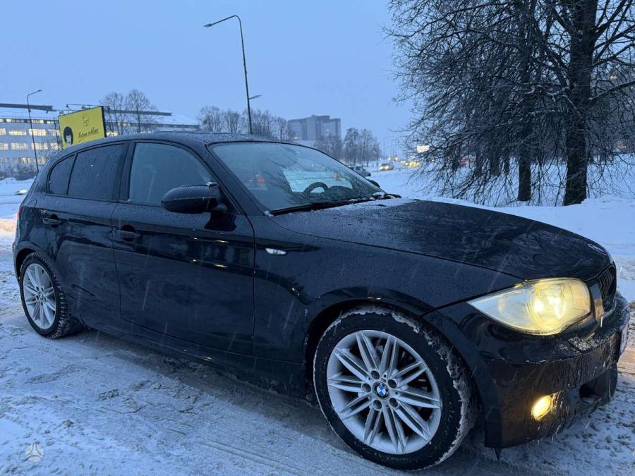 Black BMW 120 2009 in Kaunas, with an engine capacity of 2.00 L and mileage of 331 thousand km for 3750 €, photo 2 on AUTOMOTO.COM.LV