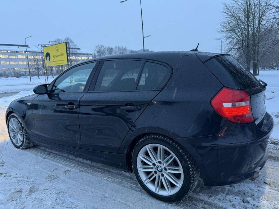 Black BMW 120 2009 in Kaunas, with an engine capacity of 2.00 L and mileage of 331 thousand km for 3750 €, photo 3 on AUTOMOTO.COM.LV