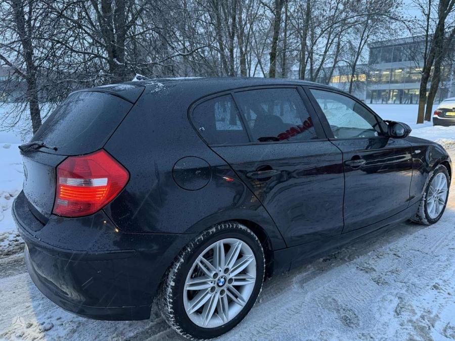 Black BMW 120 2009 in Kaunas, with an engine capacity of 2.00 L and mileage of 331 thousand km for 3750 €, photo 4 on AUTOMOTO.COM.LV