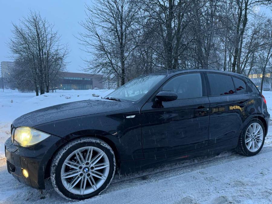 Black BMW 120 2009 in Kaunas, with an engine capacity of 2.00 L and mileage of 331 thousand km for 3750 €, photo 10 on AUTOMOTO.COM.LV