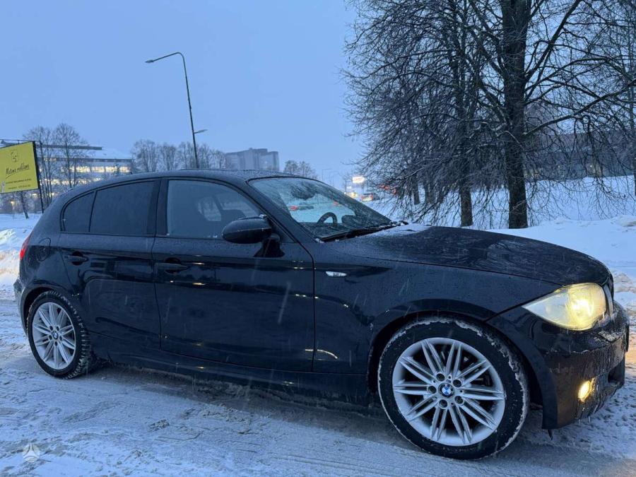 Black BMW 120 2009 in Kaunas, with an engine capacity of 2.00 L and mileage of 331 thousand km for 3750 €, photo 11 on AUTOMOTO.COM.LV
