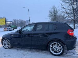 Black BMW 120 2009 in Kaunas, with an engine capacity of 2.00 L and mileage of 331 thousand km for 3750 €, photo 12 on AUTOMOTO.COM.LV