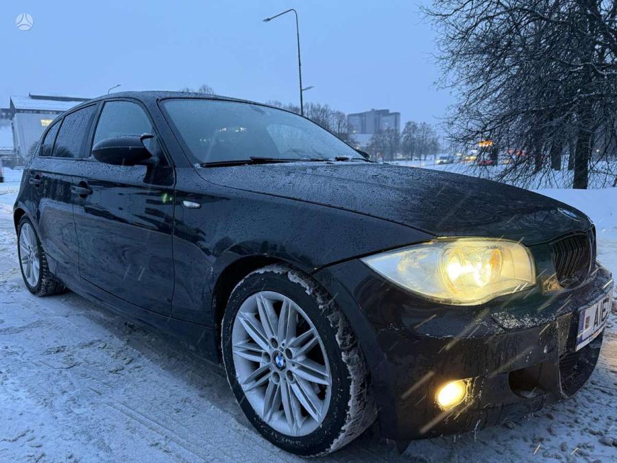 Black BMW 120 2009 in Kaunas, with an engine capacity of 2.00 L and mileage of 331 thousand km for 3750 €, photo 19 on AUTOMOTO.COM.LV