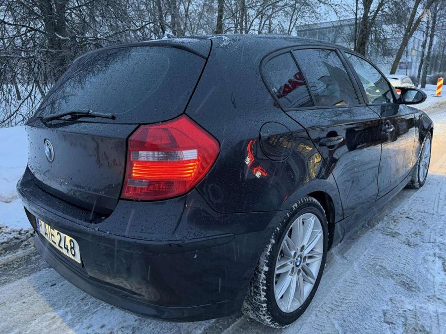 Black BMW 120 2009 in Kaunas, with an engine capacity of 2.00 L and mileage of 331 thousand km for 3750 €, photo 21 on AUTOMOTO.COM.LV