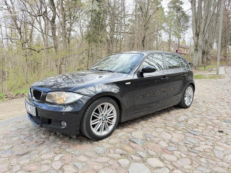 Black BMW 120 2009 in Vilnius, with an engine capacity of 1.80 L and mileage of 279 thousand km for 3555 €, photo 4 on AUTOMOTO.COM.LV
