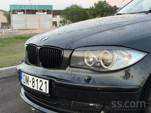 Black BMW 120 2009 in Bauska, with an engine capacity of 2.00 L and mileage of 290 thousand km for 3800 €, photo 8 on AUTOMOTO.COM.LV