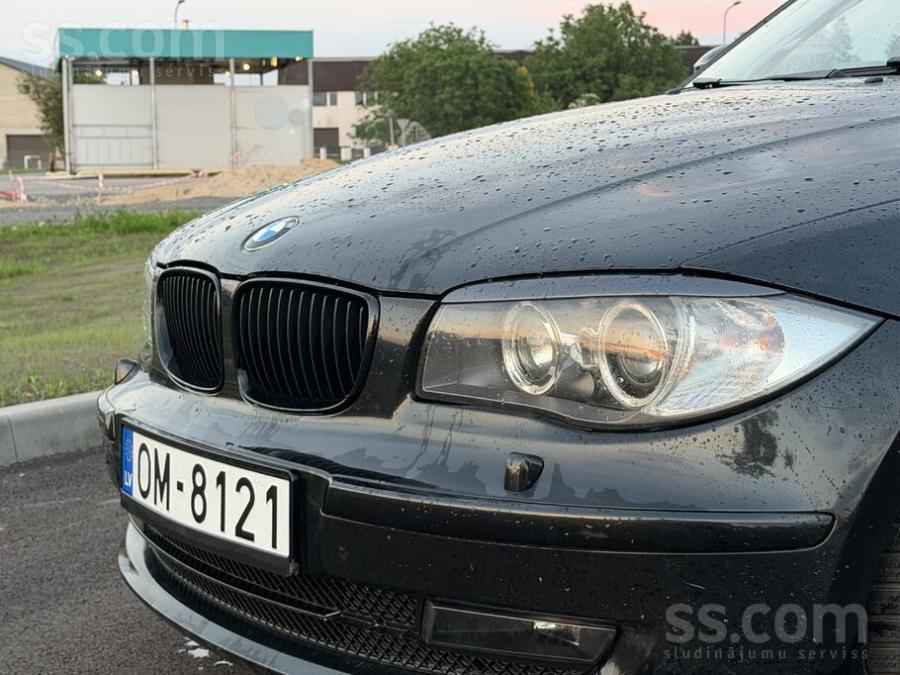 Black BMW 120 2009 in Bauska, with an engine capacity of 2.00 L and mileage of 290 thousand km for 3800 €, photo 9 on AUTOMOTO.COM.LV