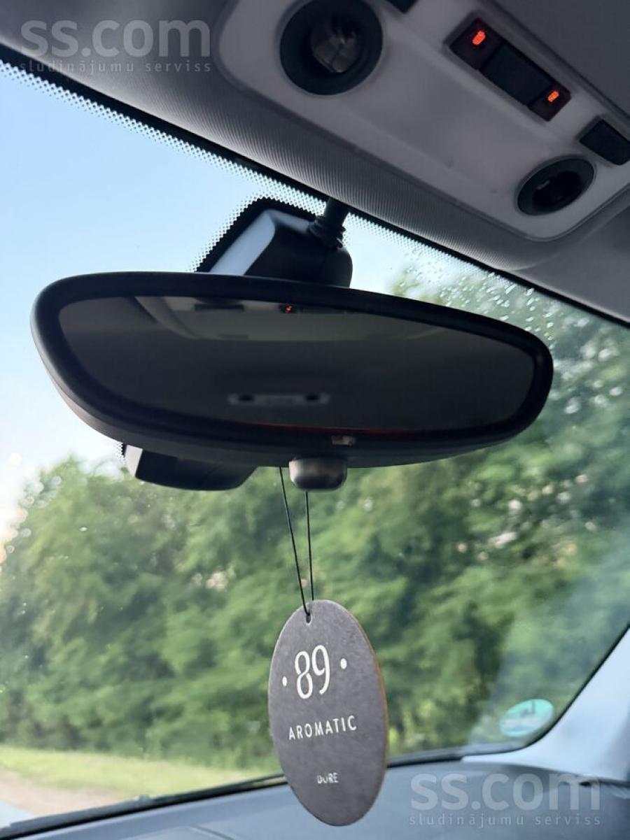 Black BMW 120 2009 in Bauska, with an engine capacity of 2.00 L and mileage of 290 thousand km for 3800 €, photo 12 on AUTOMOTO.COM.LV