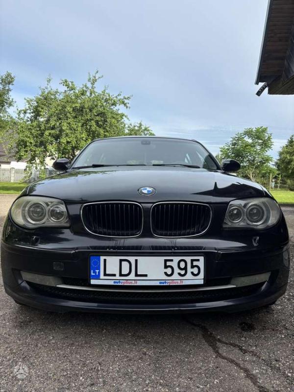 Melns BMW 120 2009 Kaišiadorys, ar dzinēja tilpumu 2.00 L un nobraukumu 271 tūkst. km par 2300 €, foto 1 vietnē AUTOMOTO.COM.LV