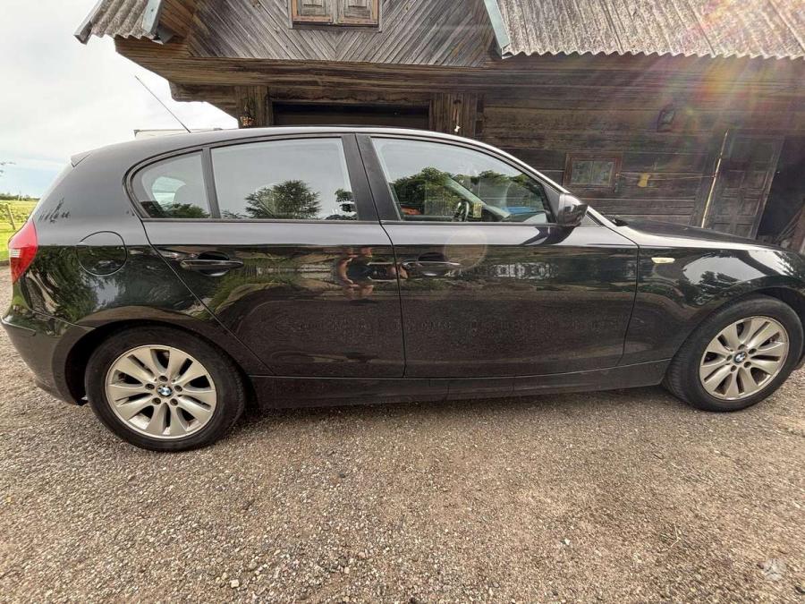 Melns BMW 120 2009 Kaišiadorys, ar dzinēja tilpumu 2.00 L un nobraukumu 271 tūkst. km par 2300 €, foto 5 vietnē AUTOMOTO.COM.LV