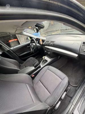 Melns BMW 120 2009 Kaišiadorys, ar dzinēja tilpumu 2.00 L un nobraukumu 271 tūkst. km par 2300 €, foto 9 vietnē AUTOMOTO.COM.LV